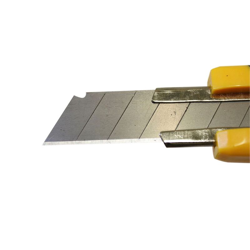 Cutter De Plástico Con Alma De Métal De 18MM Officemax | Guillotinas y ...